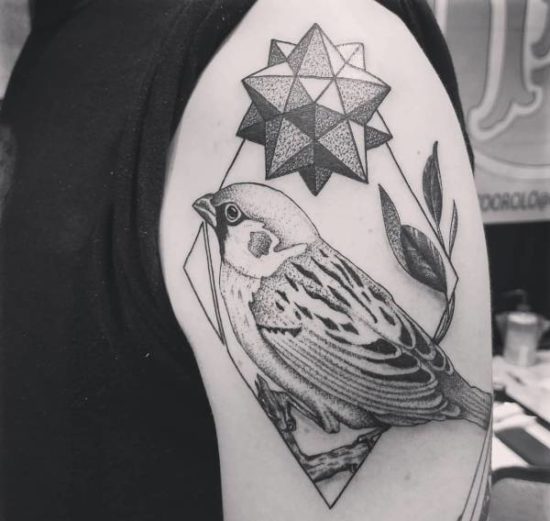 Tatuaż wróbel - znaczenie, historia, 20 zdjęć