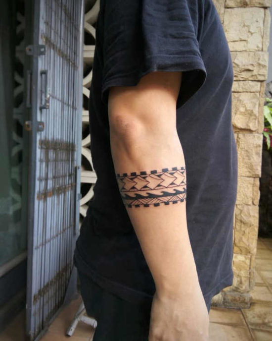 Tatuaż armband – znaczenie, symbolika, 100 zdjęć