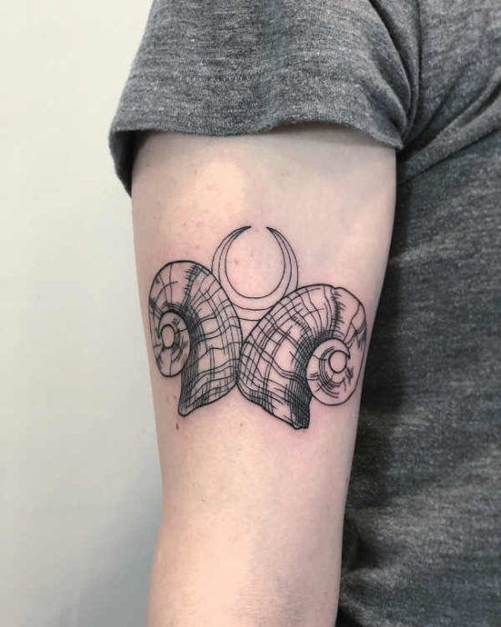 Tatuaże ze znakami zodiaku: baran – znaczenie, historia, 40 zdjęć