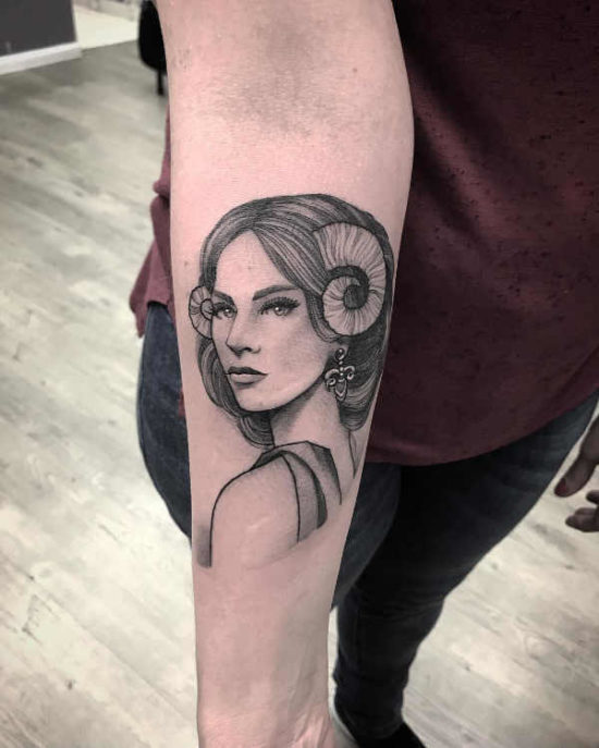 Tatuaże ze znakami zodiaku: baran – znaczenie, historia, 40 zdjęć