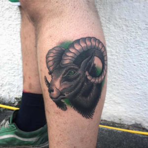 Tatuaże ze znakami zodiaku: baran – znaczenie, historia, 40 zdjęć